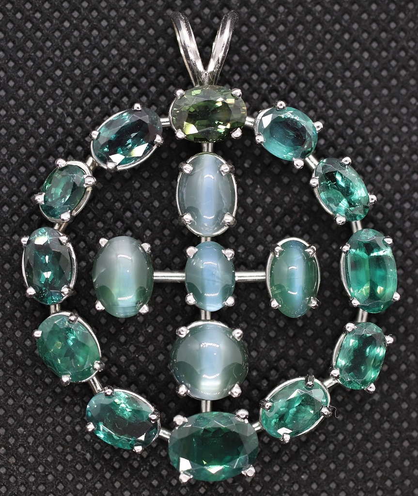 Alexandrite pics under LED & incandescent light - Gem Related ...