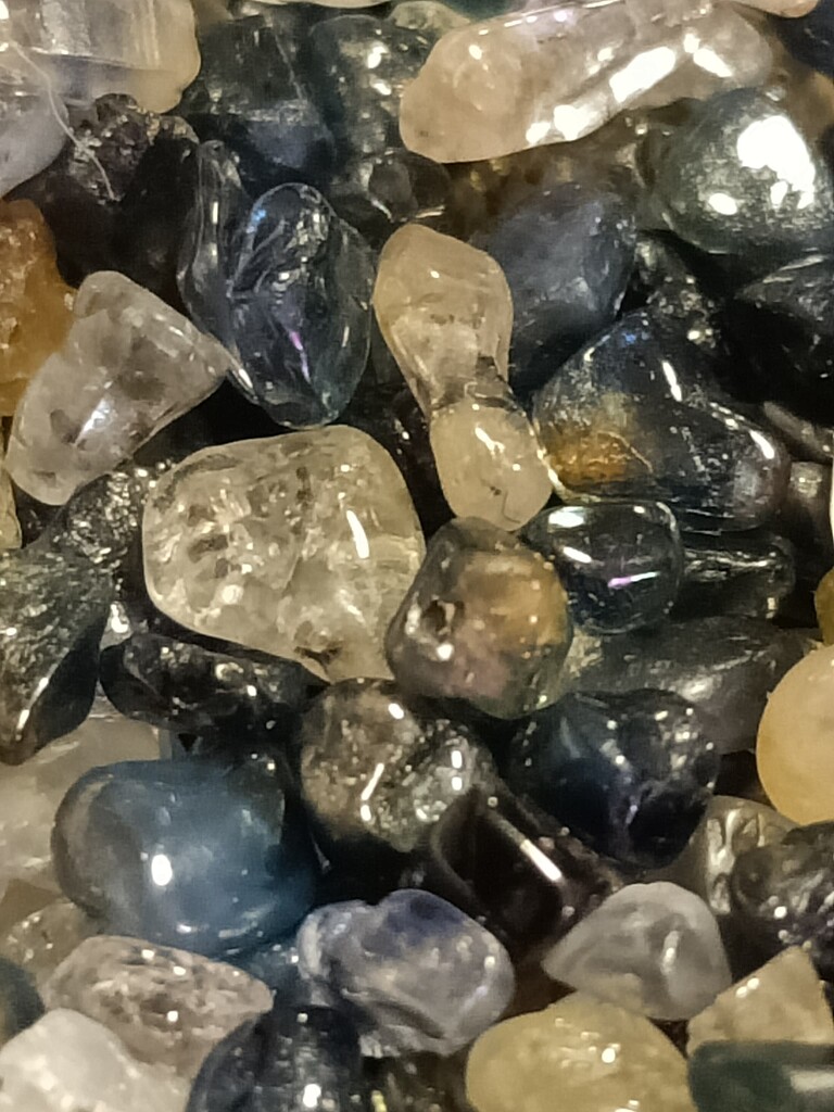 It glows in the dark! And changes color - Gem Related Discussion - IGS ...