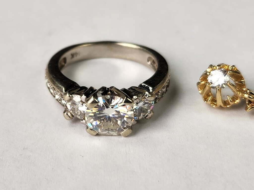 Diamond vs Moissanite ID Help - Gem Related Discussion - IGS Forums